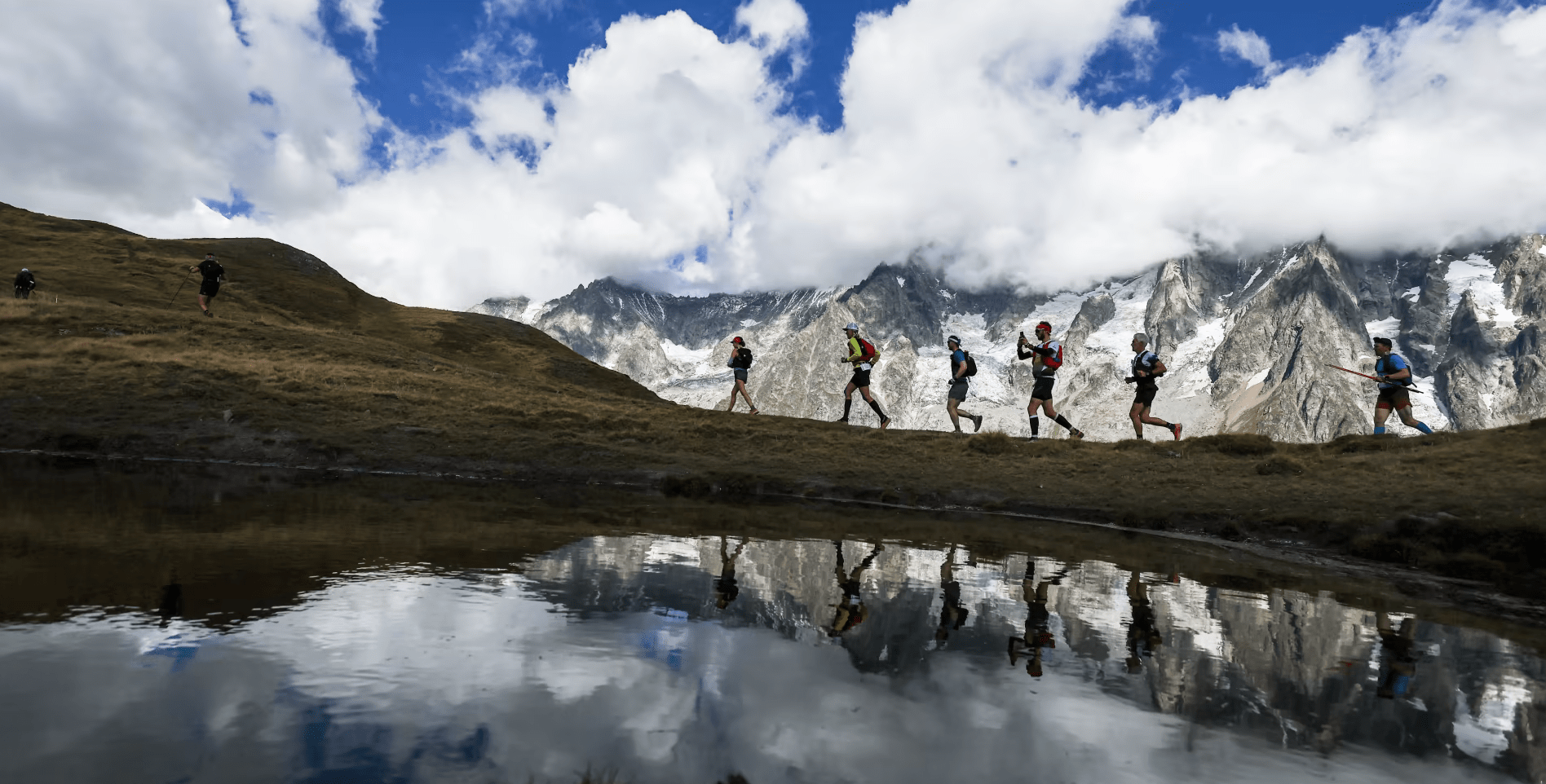 UTMB 2023 - The male pros used these watches. The winner? Wahoo Rival...lol